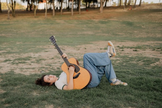 Outstanding Azorean Singer-Songwriter Sara Cruz at the San Joaquin ...