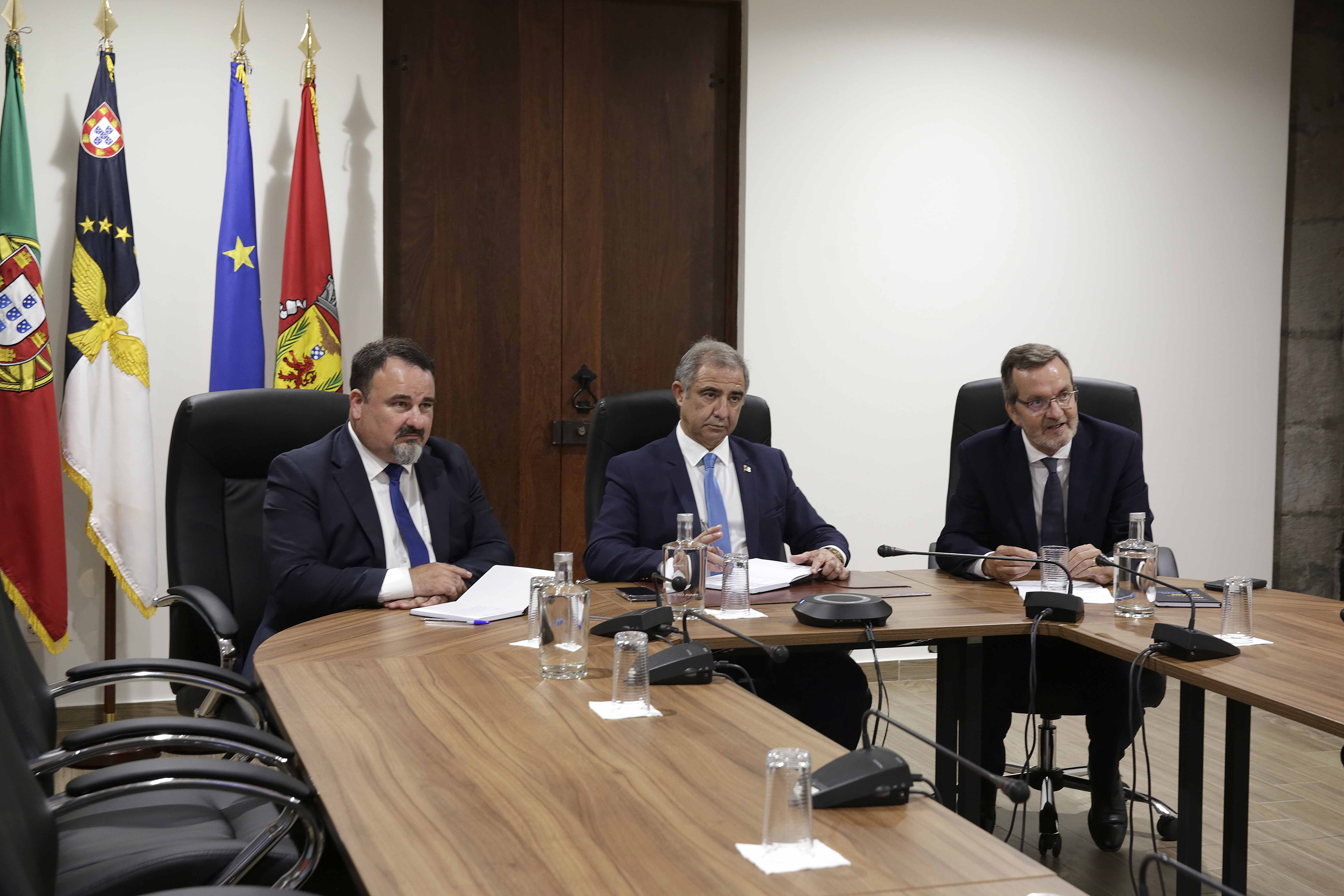 A new Azorean diaspora council is sworn in, through an online session ...
